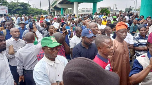 Lásìkò tí Nàìjíríà ń pariwo àfikún owó oṣù, ńṣe nìjọba Oyo tún ń dín wa ...