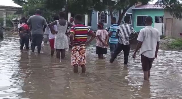 Ghana floods: One confirmed dead as floods displace over 1000 people ...