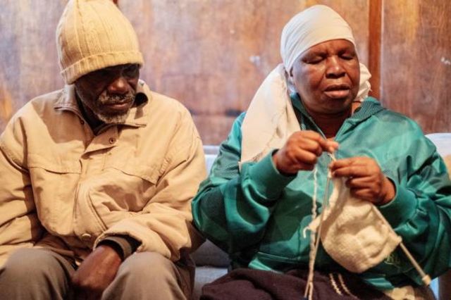 Kwa nini walemavu wasioona wanalilia kondomu za nukta nundu? - BBC News ...