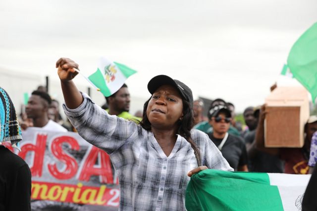 EndSars procession: Coffins, song for dead pipo, teargas and oda tins ...