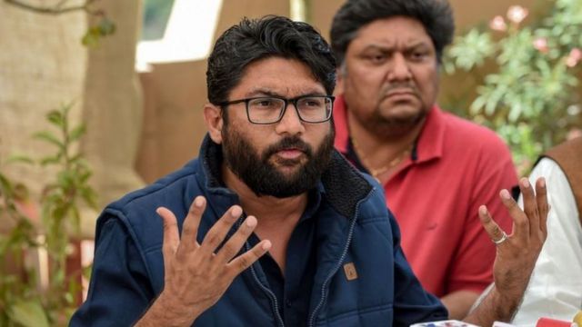 જિગ્નેશ મેવાણી : વડગામમાં ઓક્સિજન પ્લાન્ટ માટે ફાળો ઉઘરાવતા વિવાદ કેમ ...