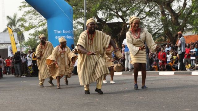 Calabar Carnival 2018: Masquerade, toking drum, many tins inside ...