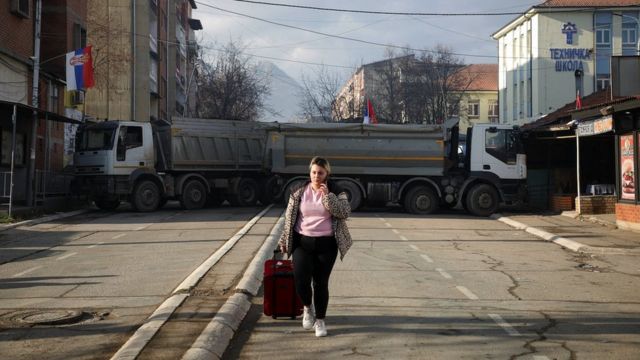 Srbija i Kosovo: Pregovori u senci barikada, šta je 2022. godina donela u odnosima Beograda i ...