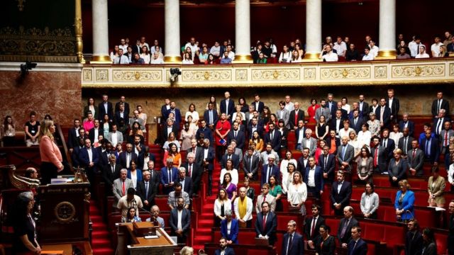 Francuska i nasilje: Deca ranjena u napadu nožem u Ansiju su stabilno - BBC News na srpskom