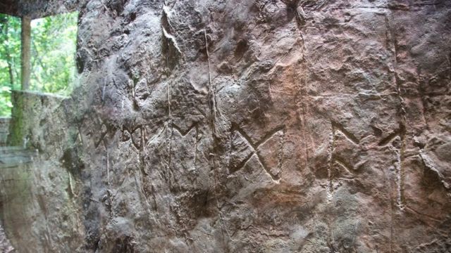 Peninggalan aksara kuno Viking di daerah terpencil AS dan perdebatan ...