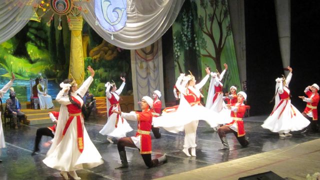 نخستین اجرای باله 'زال و رودابه' در تاجیکستان - BBC News فارسی