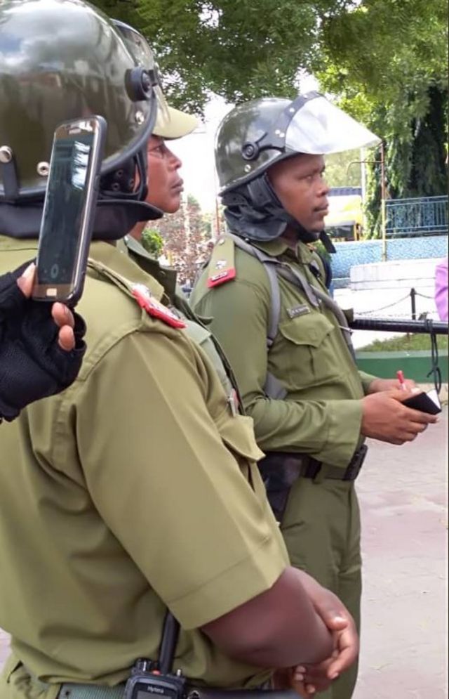 Polisi jijini Dar es Salaam wazuia mkutano wa ACT-Wazalendo - BBC News Swahili