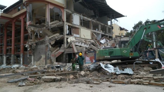 Ukay Mall: Bomoa bomoa yakumba jumba lenye duka la Nakumatt Kenya - BBC News Swahili