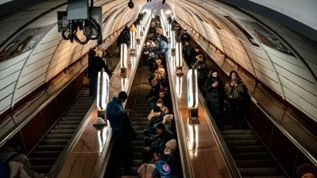 Станції метро "Хрещатик" та "Майдан Незалежності" в Києві відкриють ...