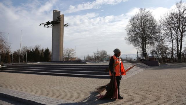 Fotogalereya: 8 mart - Oʻzbekistonda gul bayrami hamdir - BBC News O'zbek