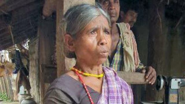 छत्तीसगढ़: पुलिस पर फ़ेक एनकाउंटर के आरोप से गरमाई राजनीति - BBC News हिंदी