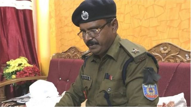 800 बाँब निकामी करणारे पोलिसांचे 'मोदीजी' - BBC News मराठी