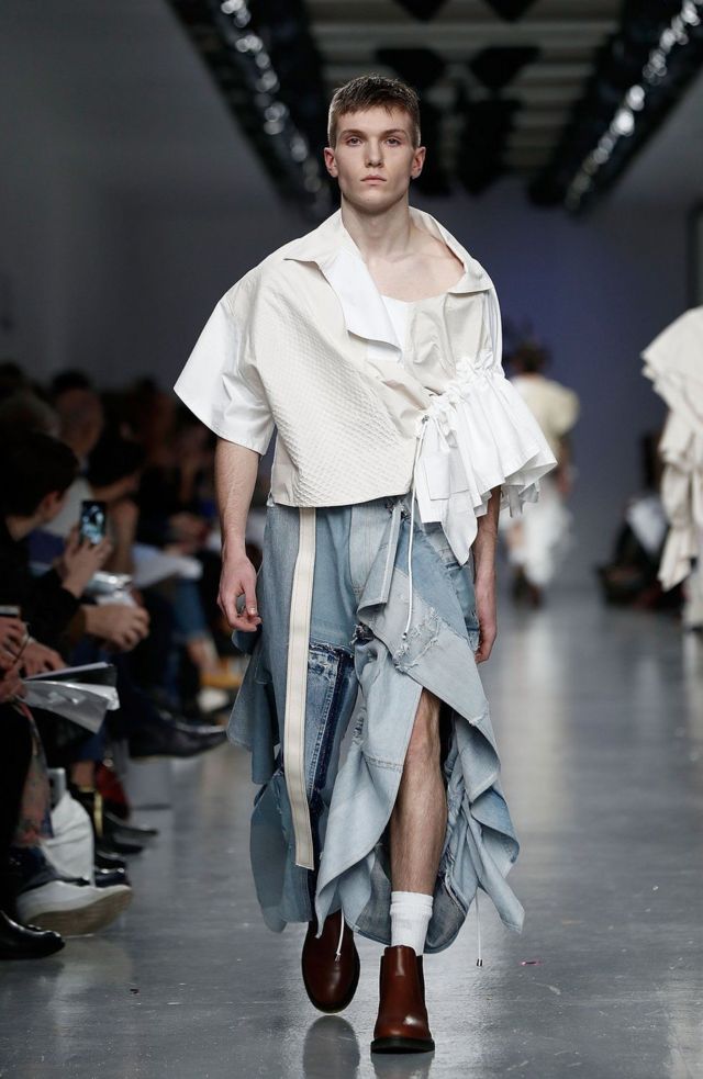 Pagelaran mode London Fashion Week tampilkan busana unisex - BBC News ...
