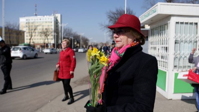 Fotogalereya: 8 mart - Oʻzbekistonda gul bayrami hamdir - BBC News O'zbek