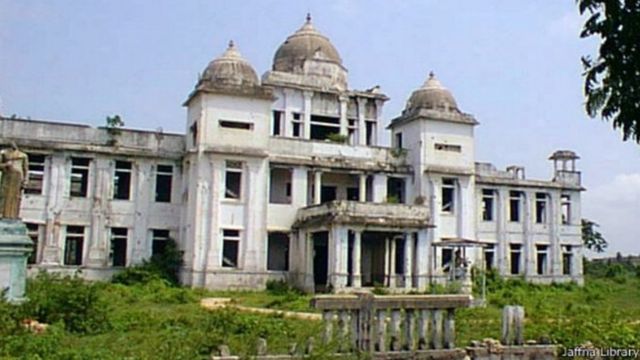 "යාපනය පුස්තකාලය ගිනිතැබීම": රනිල් සමාව ගනියි - BBC News සිංහල