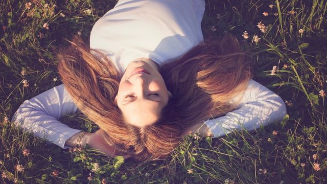 Por qué tu optimismo podría ser tu peor enemigo - BBC News Mundo