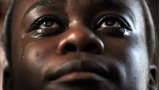 Tonga Volcano: Foto si Tonga apụtawala igosi ihe ebilimmiri na ọkụ ...