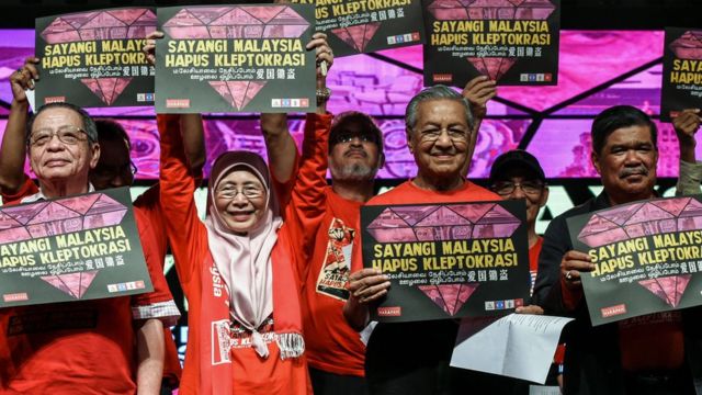 Mahathir sebut PM Najib keturunan 'bajak laut Bugis', Sultan Selangor ...