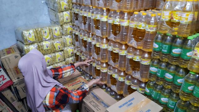 Minyakita mahal dan langka: Produsen enggan produksi, 'penangkapan mafia tidak menyelesaikan ...