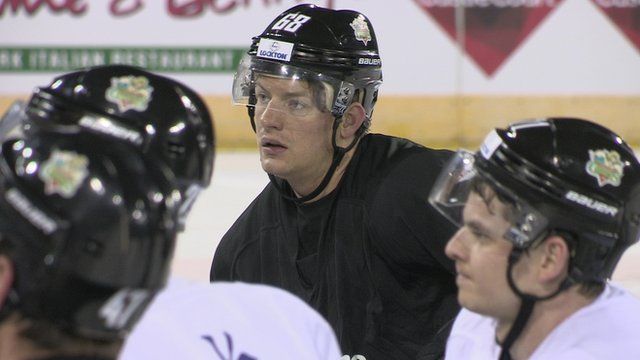Chris Higgins agrees to stay with Belfast Giants - BBC Sport