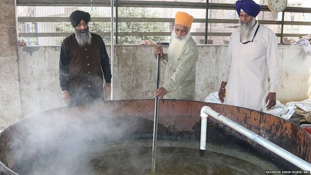 ਕੇਂਦਰ ਸਰਕਾਰ ਵੱਲੋਂ ਲੰਗਰ 'ਤੇ ਹਟਾਏ ਗਏ GST ਬਾਰੇ ਖ਼ਾਸ ਗੱਲਾਂ - BBC News ਪੰਜਾਬੀ