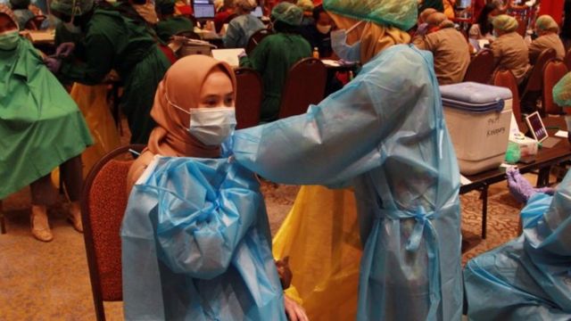 Setahun Covid-19 di Indonesia: 'Tingkat kesulitan semakin berat', ancaman '20.000 kasus per hari ...