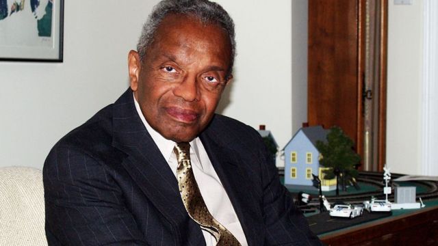 'Negro não tem que falar só sobre raça', defende professora - BBC News ...