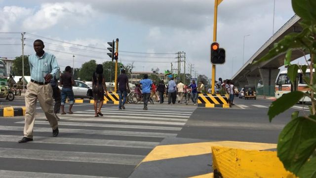 Rais Magufuli amelizindua rasmi Daraja la juu la Mfugale Tanzania - BBC ...