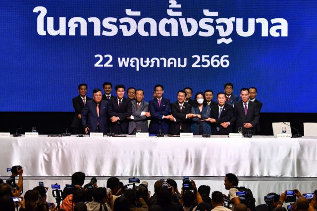 แก้ ม. 112-นิรโทษกรรมคดีการเมือง นโยบายก้าวไกลที่หายไปจาก MOU ตั้งรัฐบาล 8 พรรค - BBC News ไทย