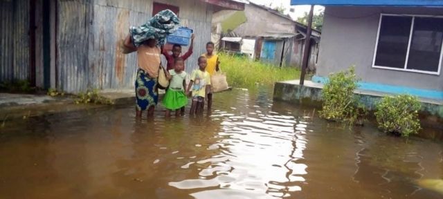 Nigeria flooding 2022: 'We no get any toilet for di Edeoha IDP camp ...