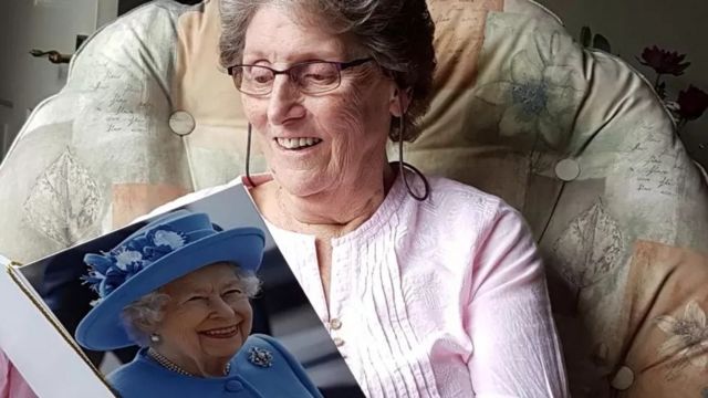 Malkia Elizabeth II: Wanandoa walifungua kadi kutoka kwa malkia siku ...
