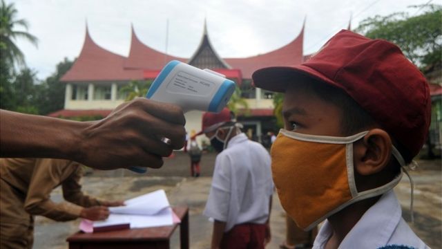 Tahun ajaran baru: Para pelajar 'zona hijau' akhirnya bertatap muka dengan guru di sekolah - BBC ...