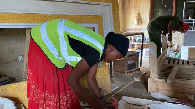 Iby'abanseka ntabwo mbitindaho – Umukobwa w'umubaji mu Rwanda - BBC ...