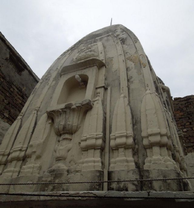 பாபர் மசூதி இடிப்பின் எதிர்வினையாக பாகிஸ்தானில் இடிக்கப்பட்ட இந்து ...