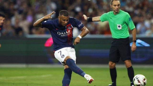 Mbappe ya ci wa PSG kwallo a wasan farko da ya buga a Ligue 1 - BBC ...