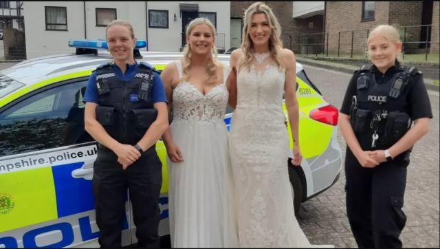 'Yan sanda sun rage wa amare hanya a mota - BBC News Hausa