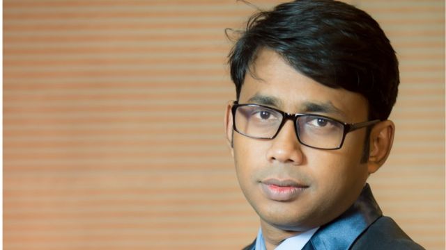 বিয়ের আসরে লাজনম্র বধুর খোলস ভেঙ্গে বেরিয়ে আসা এ যুগের কনে - BBC News ...