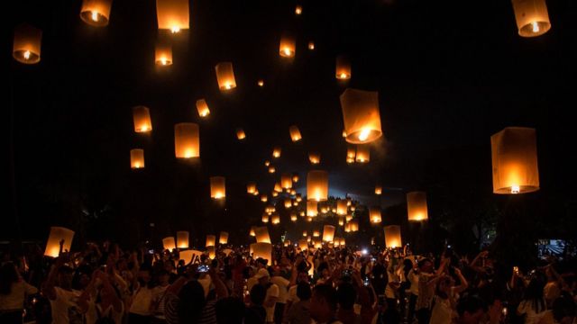 Waisak 2019: Pesan introspeksi dan perayaan kedamaian - BBC News Indonesia