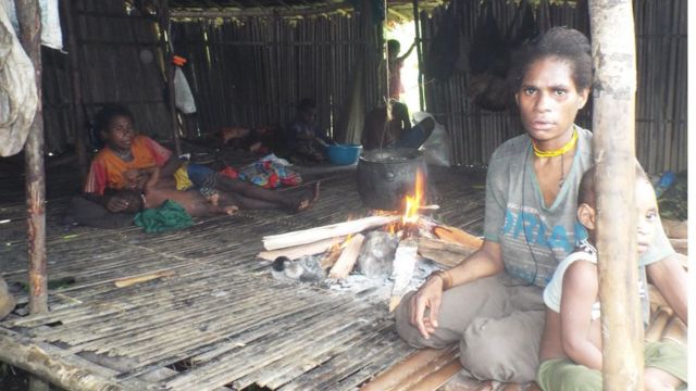 Tambang emas ilegal di pedalaman Papua: Mendulang dari derita Suku Korowai - BBC News Indonesia