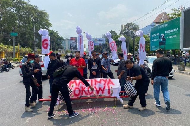 Pilpres 2024: Jokowi dulu dan sekarang, antara ‘harapan dan kenyataan’ - BBC News Indonesia