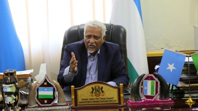 Khilaafka madaxweynaha Puntland iyo ku xigeenkiisa: "Deni iyo karaash ...