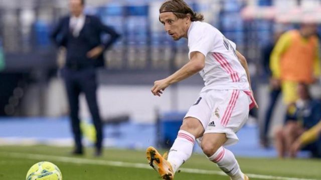 Luca Modric ya buga wa Real Madrid wasa na 300 a La Liga - BBC News Hausa