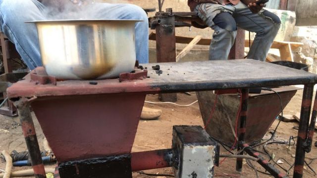 Tanzania: Ubunifu wa jiko linalotumia makaa ya mawe - BBC News Swahili