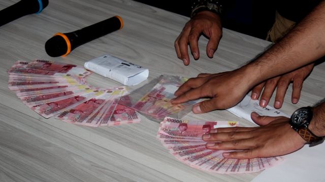 Uang palsu ratusan juta rupiah disita, sindikat 'segera dapat muncul kembali' - BBC News Indonesia