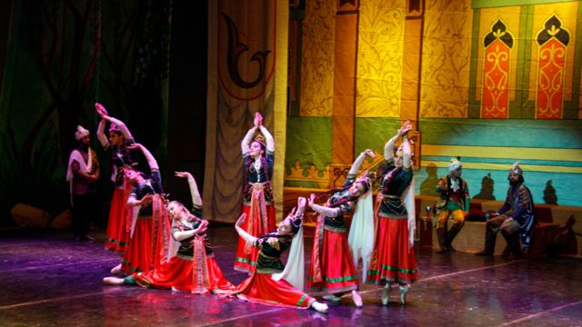 نخستین اجرای باله 'زال و رودابه' در تاجیکستان - BBC News فارسی