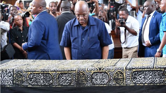 Buriani King Majuto: Mwili wa mchekeshaji mkongwe wa Tanzania wazikwa ...