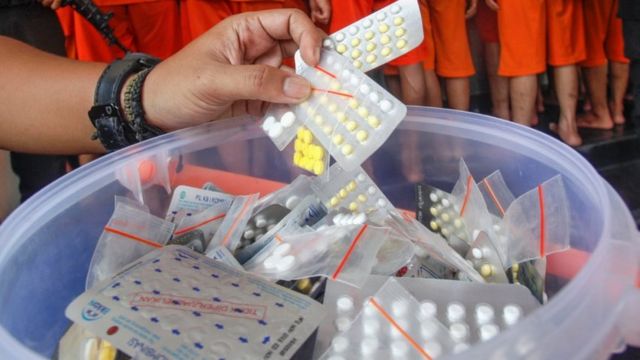 Kemenkes ambil alih izin edar obat: Pengawasan akan 'kedodoran' dan konsumen berpotensi konsumsi ...