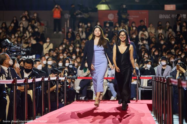 Blue Again: จากหนังส่งครูสู่เทศกาลหนังปูซาน - BBC News ไทย