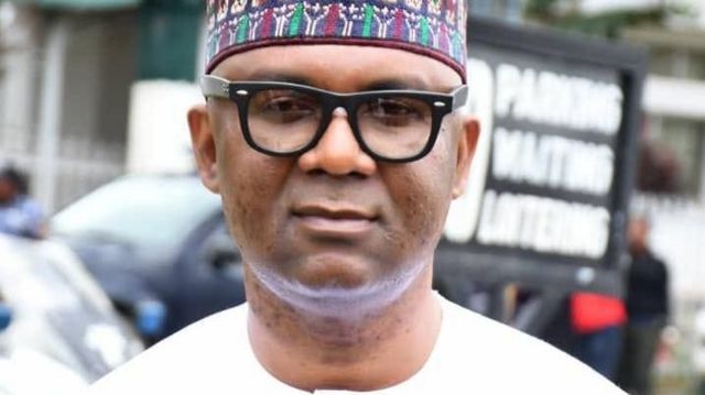 Chris Ohizu: Video show how gunmen behead Ideato north local government chairman afta dem kidnap ...