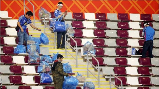 【2022年サッカーw杯】 日本のサポーター、祝宴は後回しでごみ拾い 歴史的勝利の後でも Bbcニュース